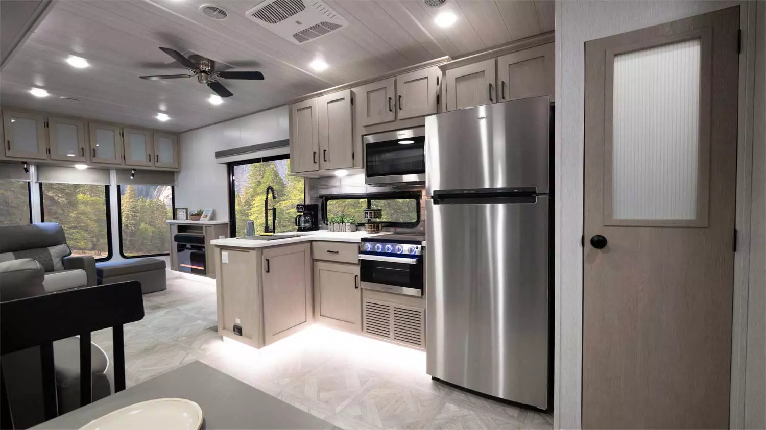 Salem Villa Destination Trailers - Forest River RV