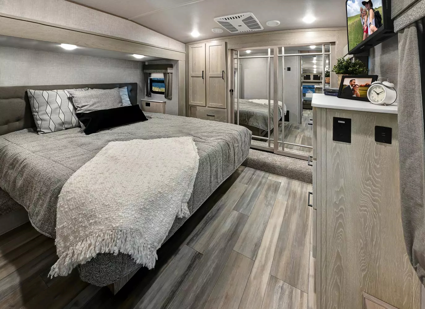 Flagstaff Classic Fifth Wheels - Forest River RV