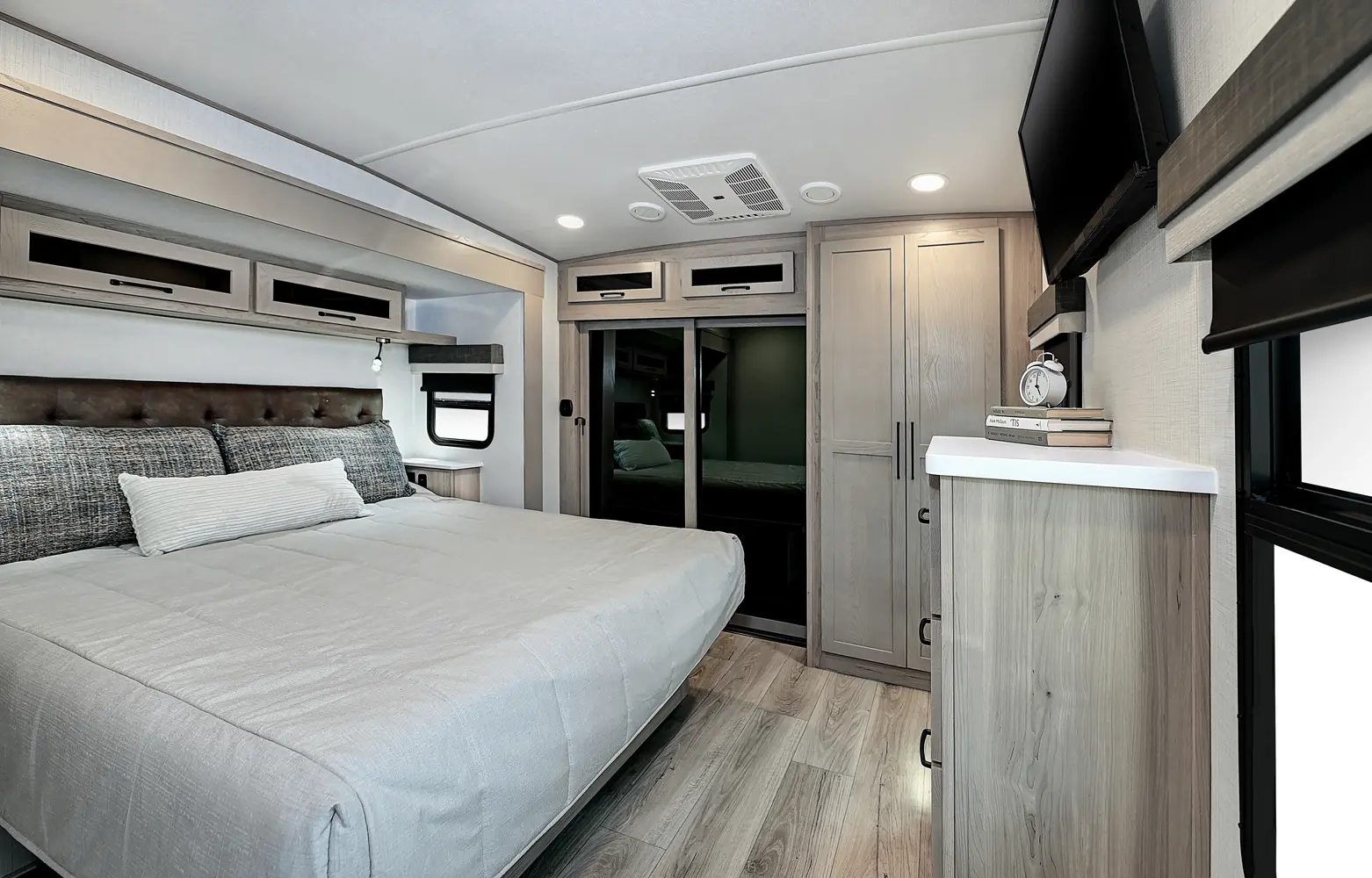 Rockwood Signature Fifth Wheels - Forest River RV