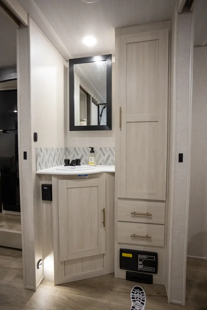 2025 r-pod West Coast RP-198 Floorplan - Forest River RV