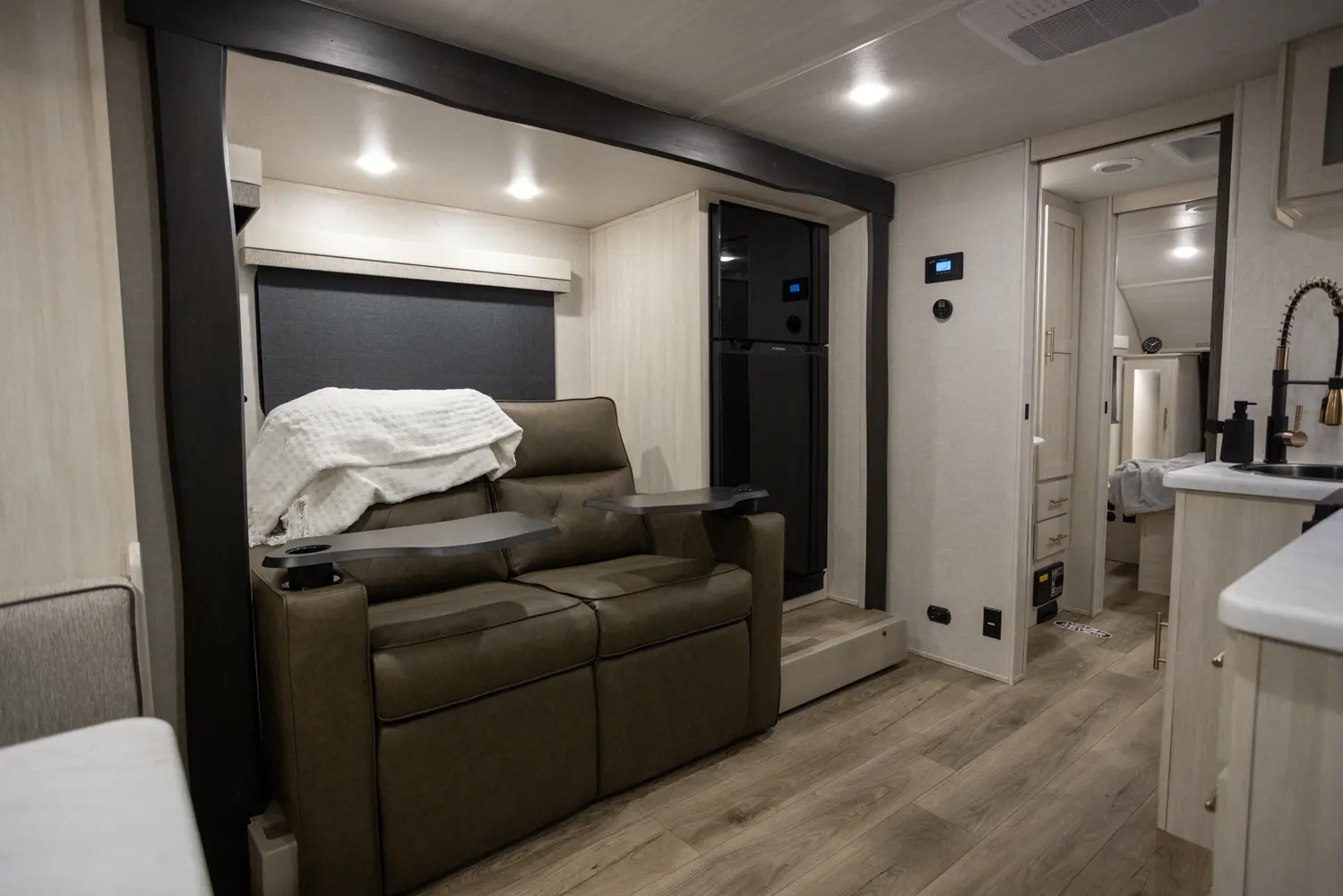 2025 r-pod West Coast RP-198 Floorplan - Forest River RV