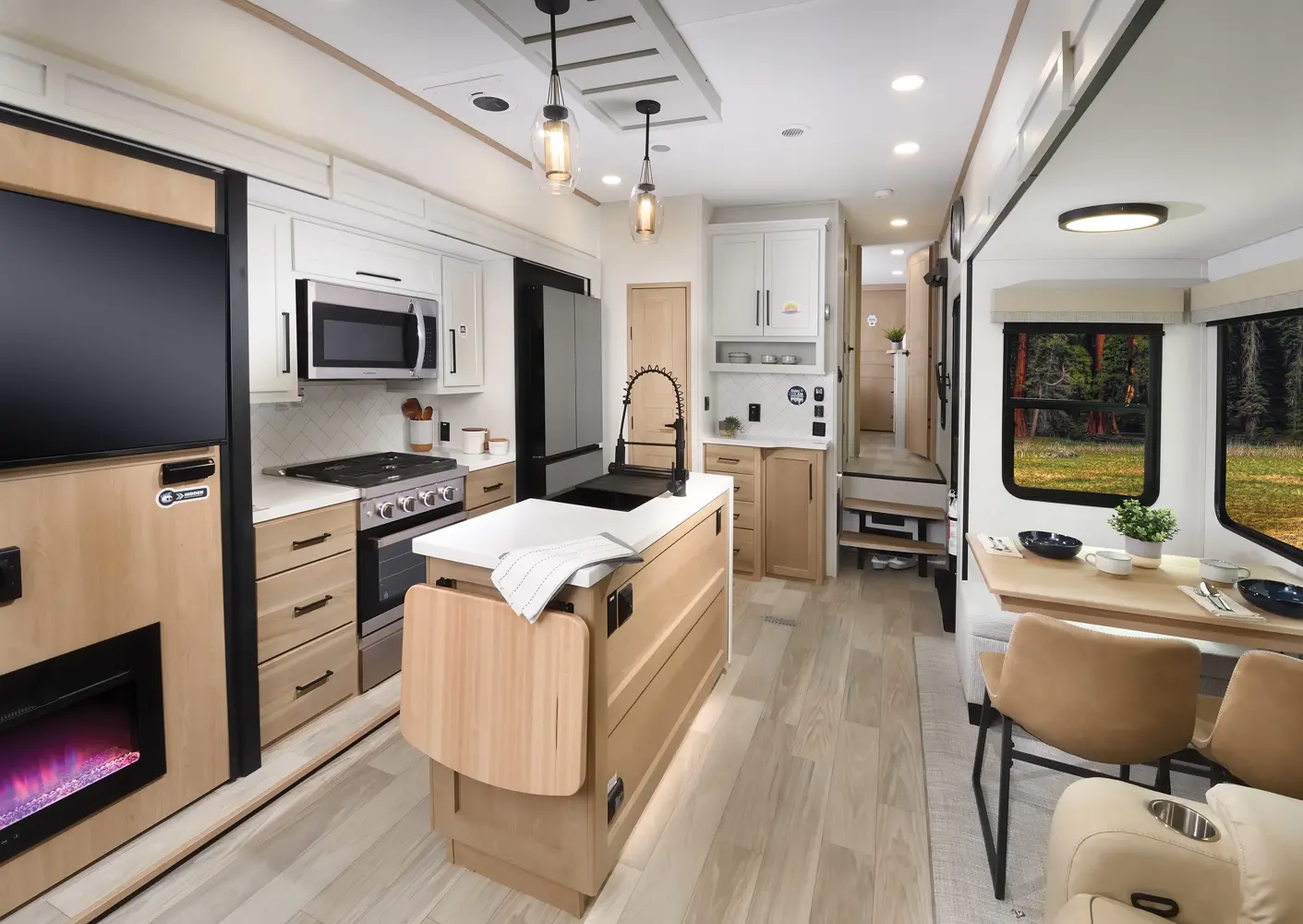 Sandpiper Fifth Wheels - Forest River RV