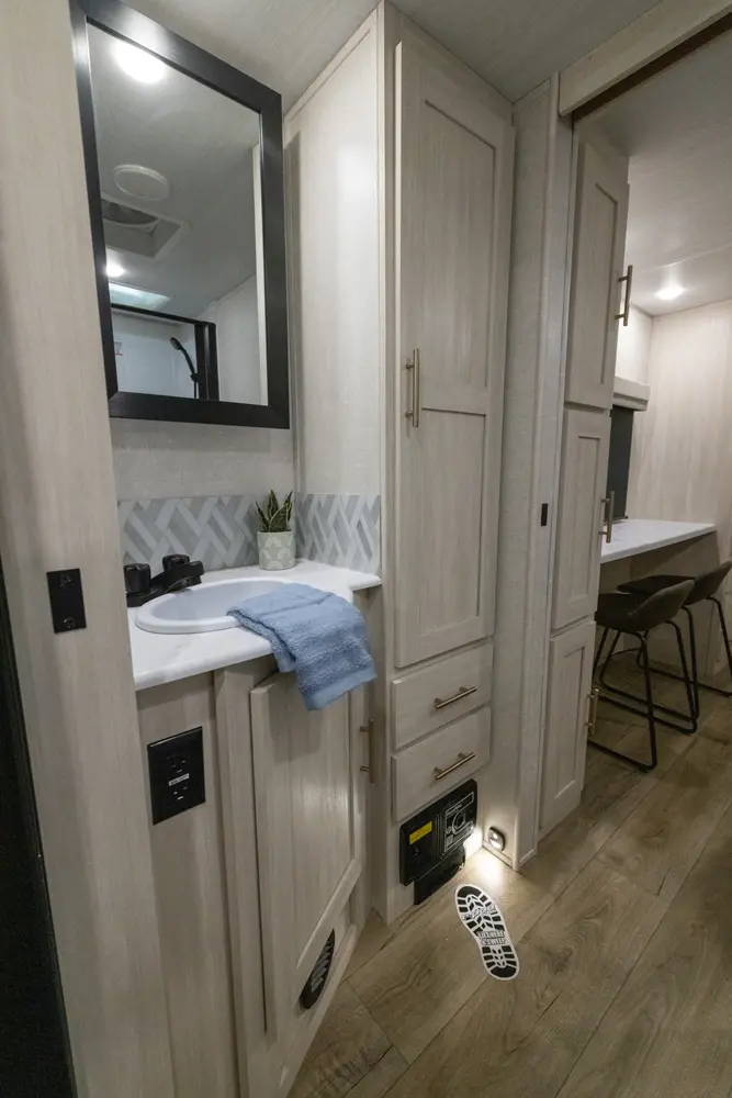 2025 r-pod West Coast RP-204 Floorplan - Forest River RV