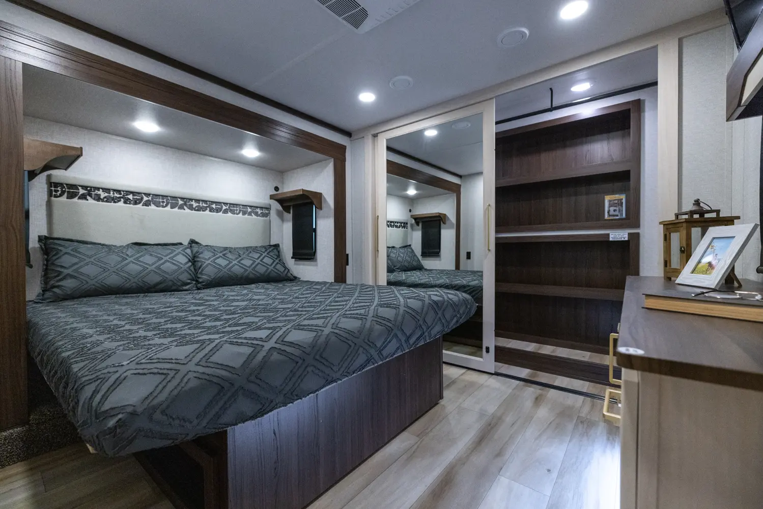 2025 Cedar Creek Experience 29RL Floorplan - Forest River RV