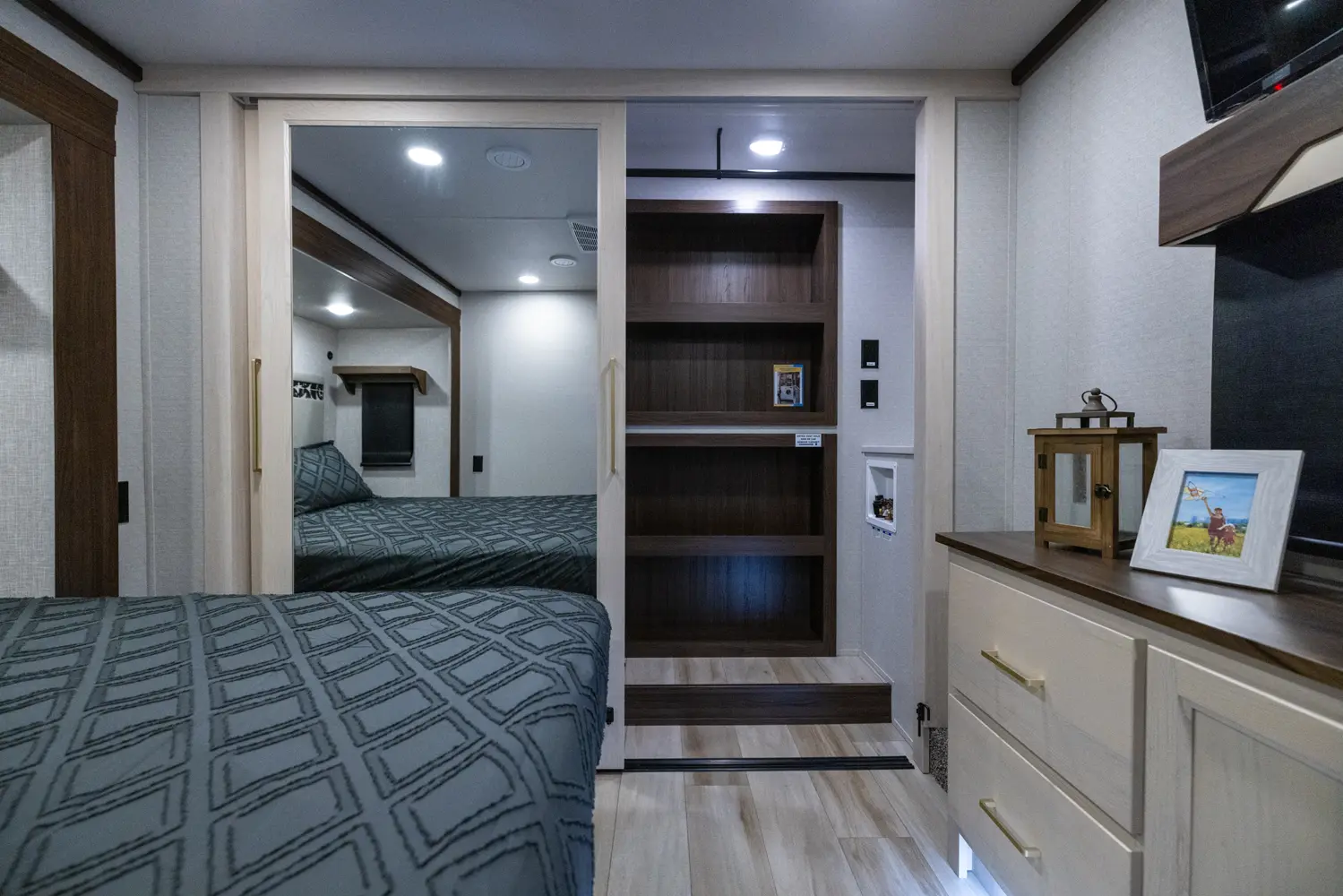 2025 Cedar Creek Experience 29RL Floorplan - Forest River RV