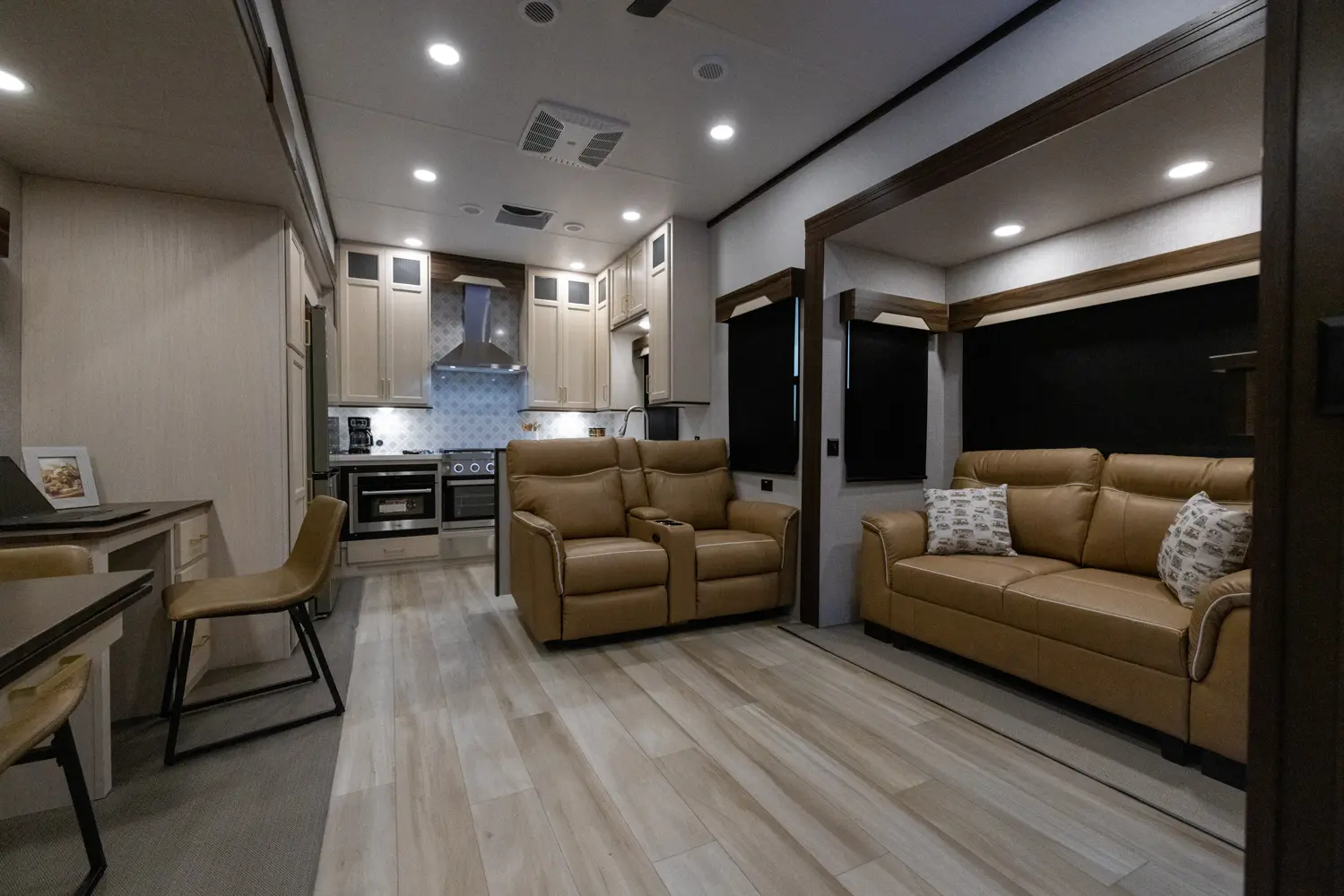 2025 Cedar Creek Experience 39RKB Floorplan - Forest River RV