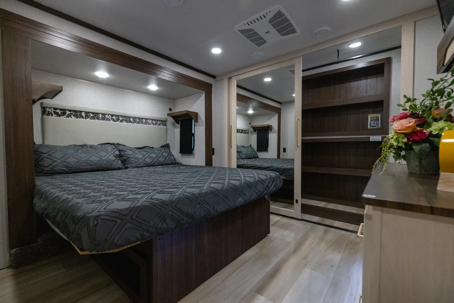 2025 Cedar Creek Experience 39RKB Floorplan - Forest River RV