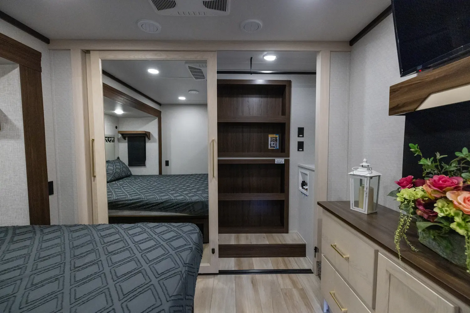 2025 Cedar Creek Experience 39RKB Floorplan - Forest River RV