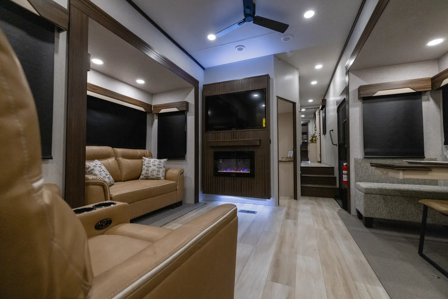 2025 Cedar Creek Experience 39RKB Floorplan - Forest River RV