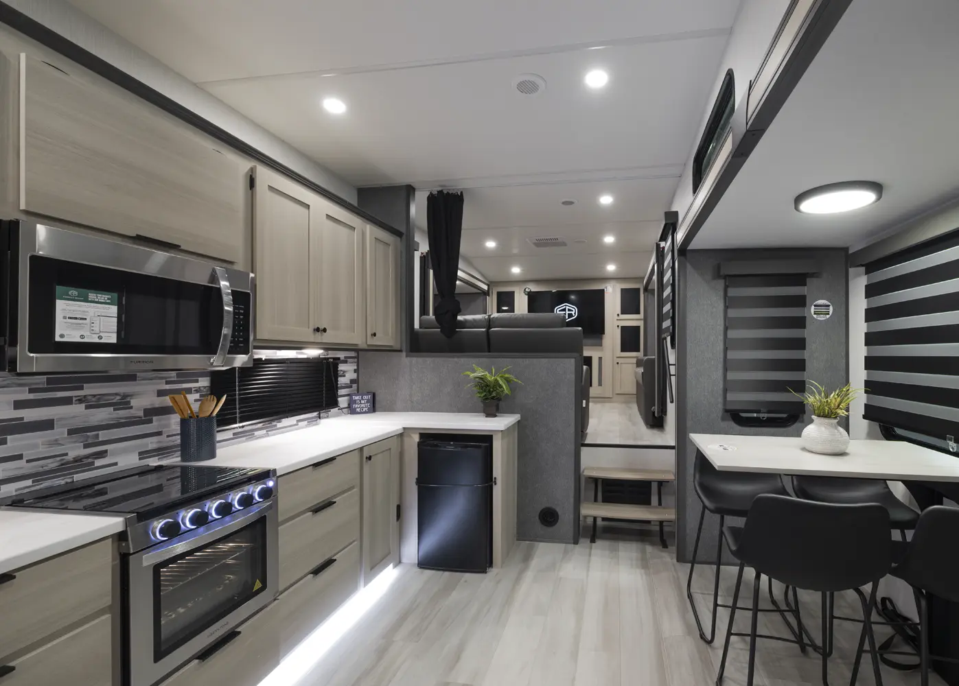 2026 Wildcat Fifth Wheels 35FL Floorplan - Forest River RV