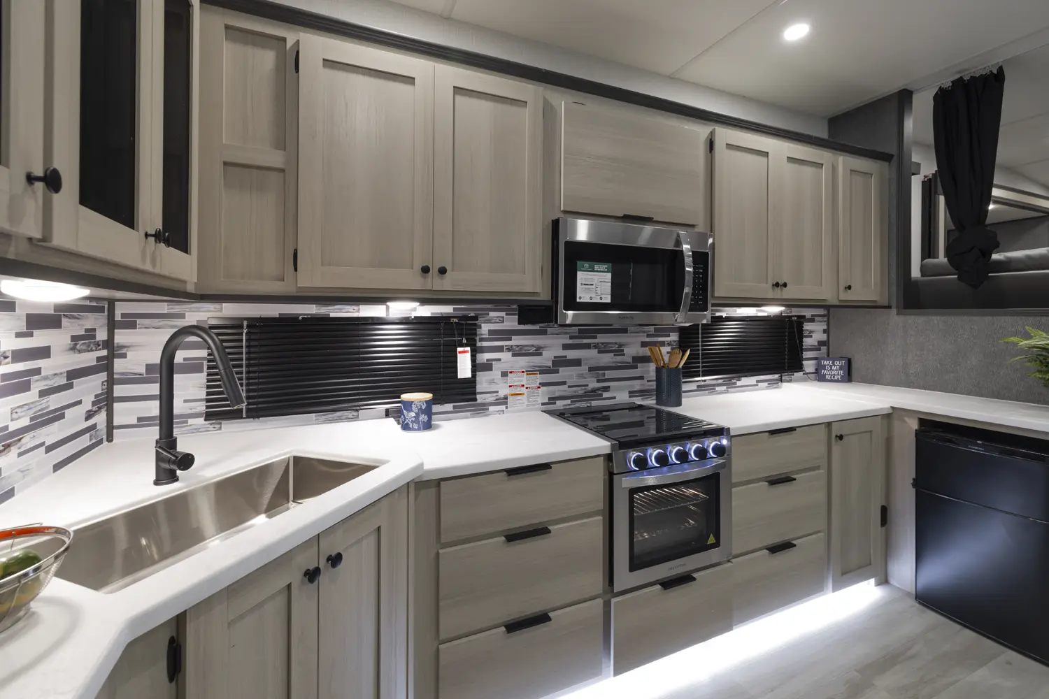 2026 Wildcat Fifth Wheels 35FL Floorplan - Forest River RV