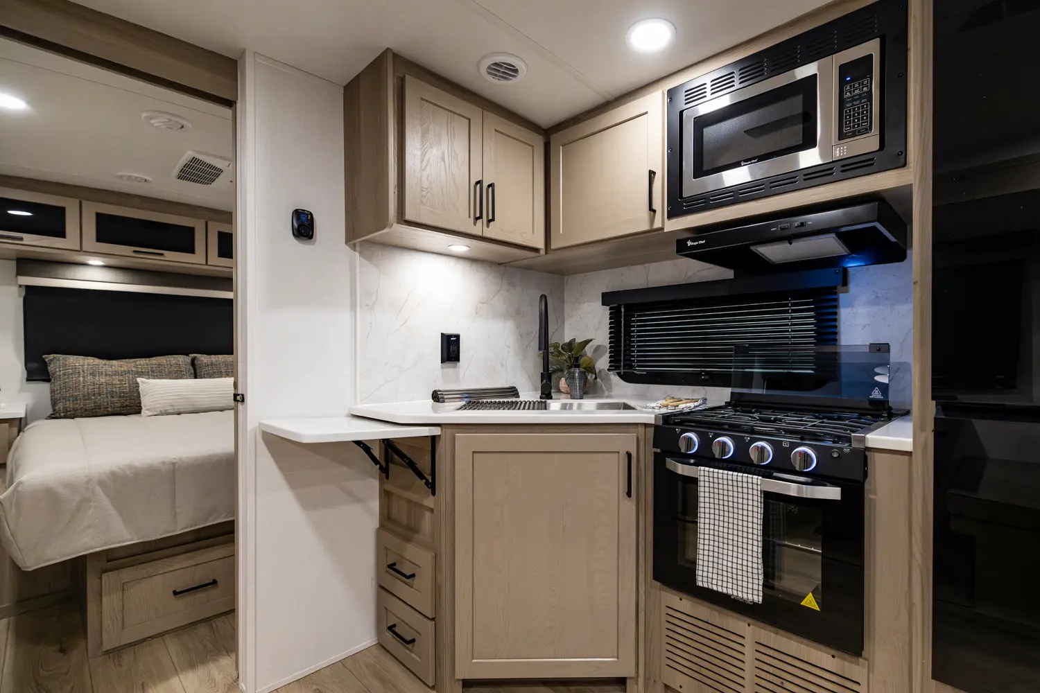 2026 Rockwood Ultra Lite Travel Trailers 2606WS Floorplan - Forest River RV