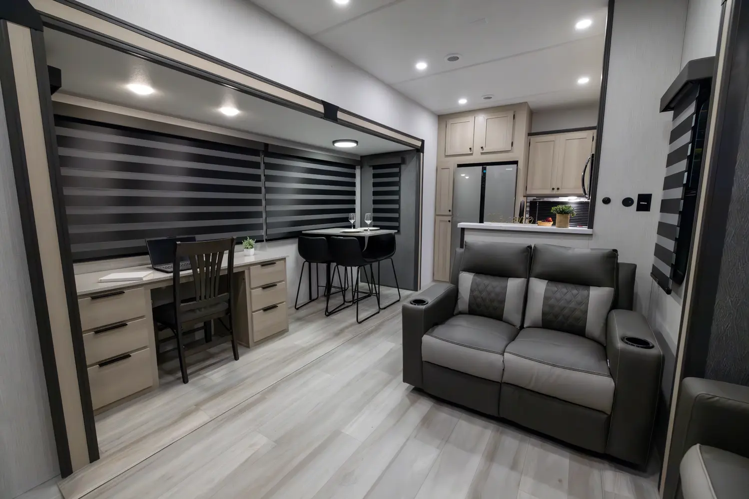 2026 Wildcat Fifth Wheels 33CHEF Floorplan - Forest River RV