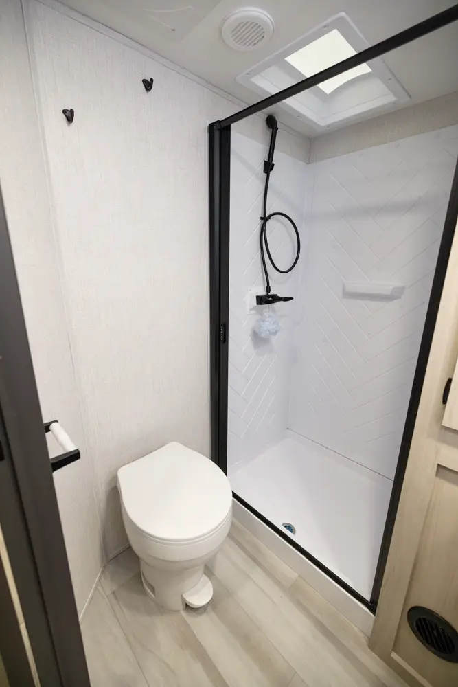 2026 Wildcat Fifth Wheels 33CHEF Floorplan - Forest River RV