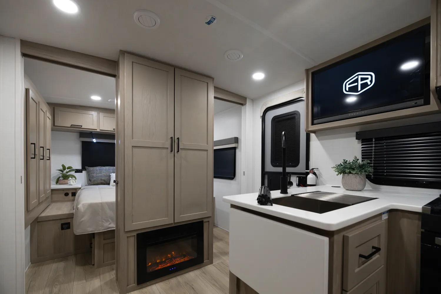 2026 Rockwood Mini Lite 2513S Floorplan - Forest River RV