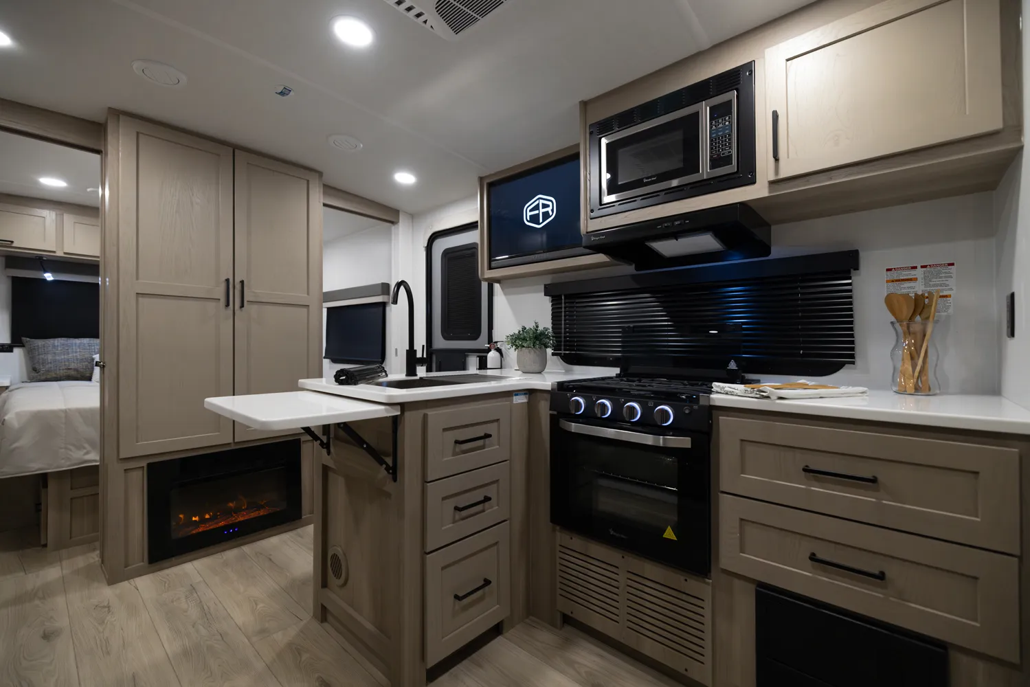 2026 Rockwood Mini Lite 2513S Floorplan - Forest River RV