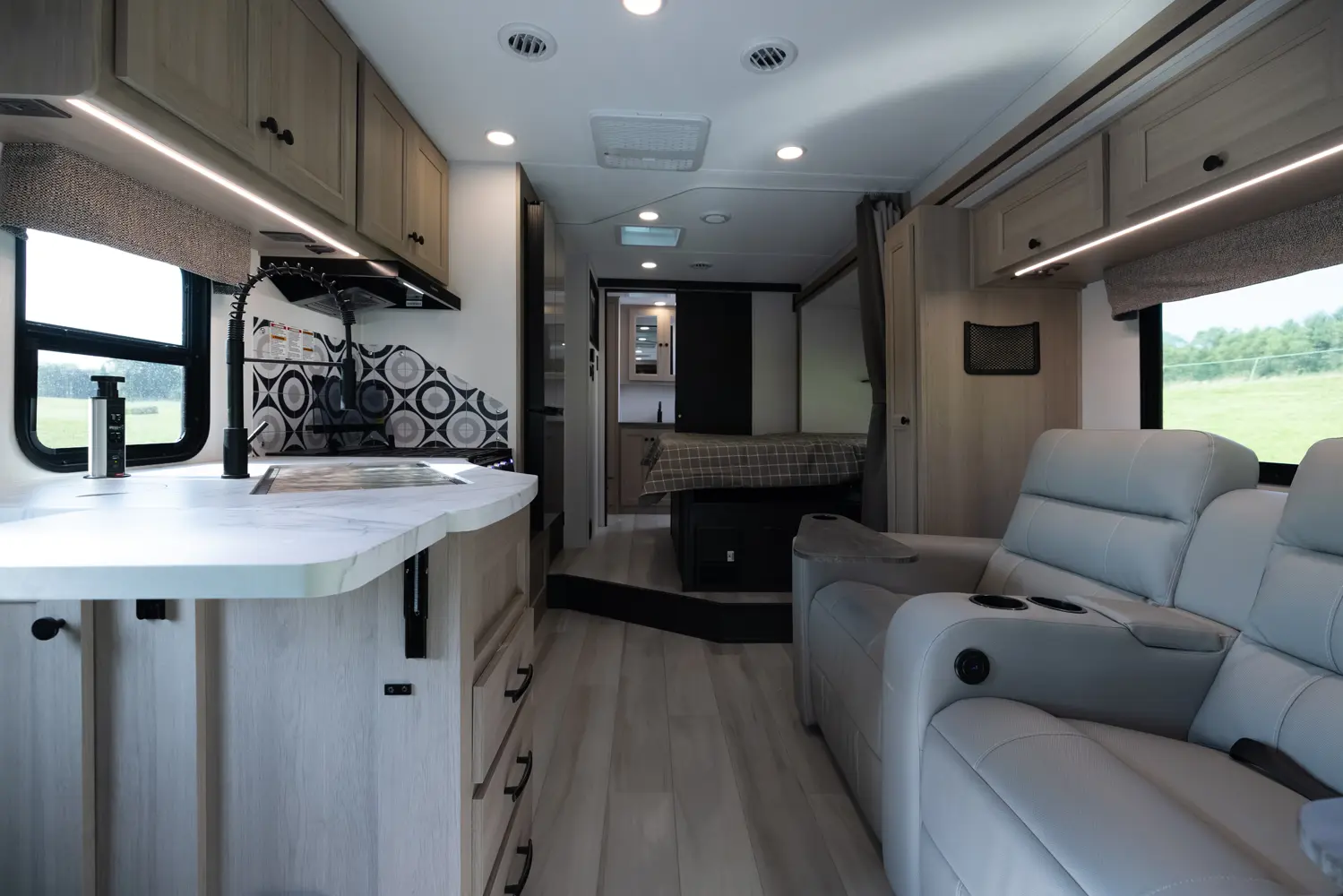 2026 Sunseeker 2440DS Floorplan - Forest River RV