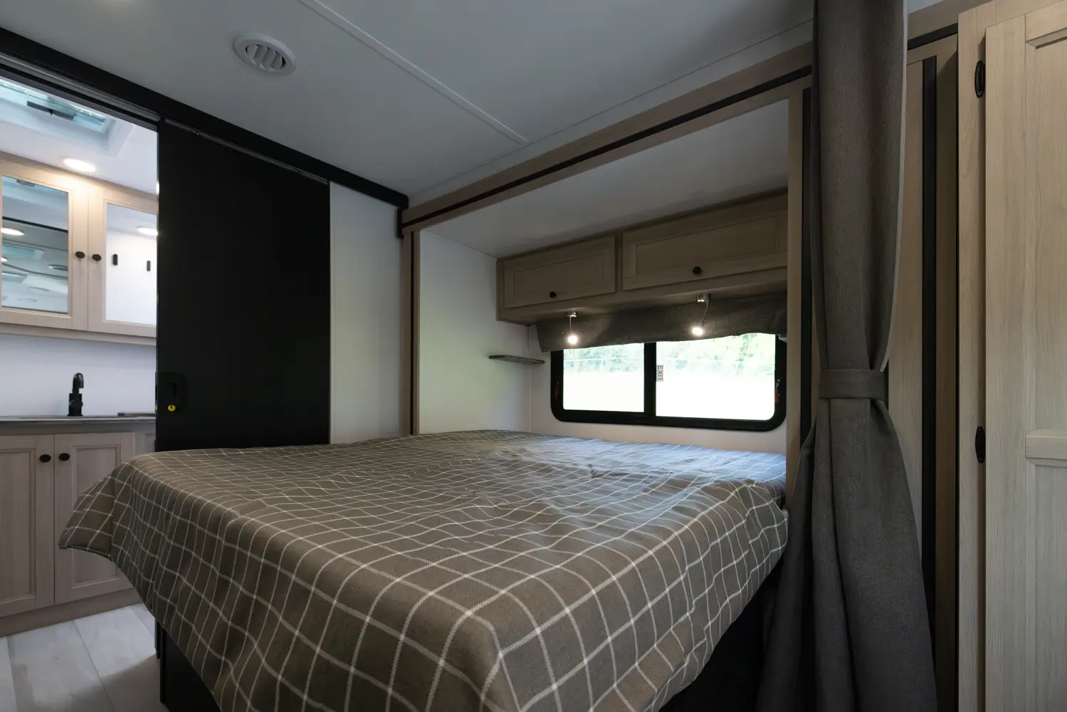 2026 Sunseeker 2440DS Floorplan - Forest River RV