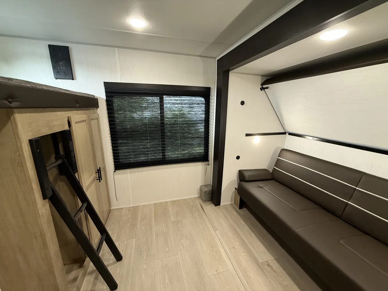 Cherokee Wolf Den Travel Trailers - Forest River RV