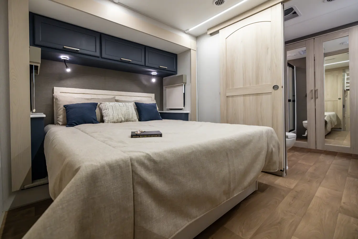 2026 Columbus 384RKH Floorplan - Forest River RV