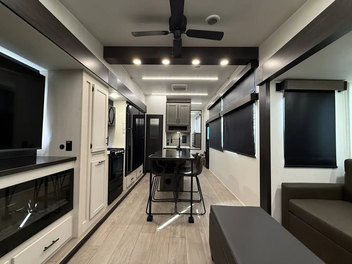 2026 Cherokee Arctic Wolf 38LEAH.G Floorplan - Forest River RV