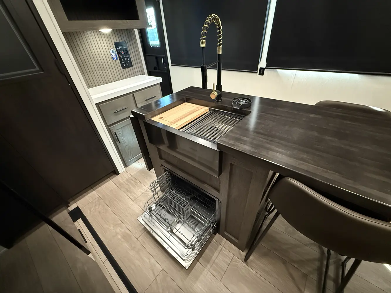 2026 Cherokee Arctic Wolf 38LEAH.G Floorplan - Forest River RV