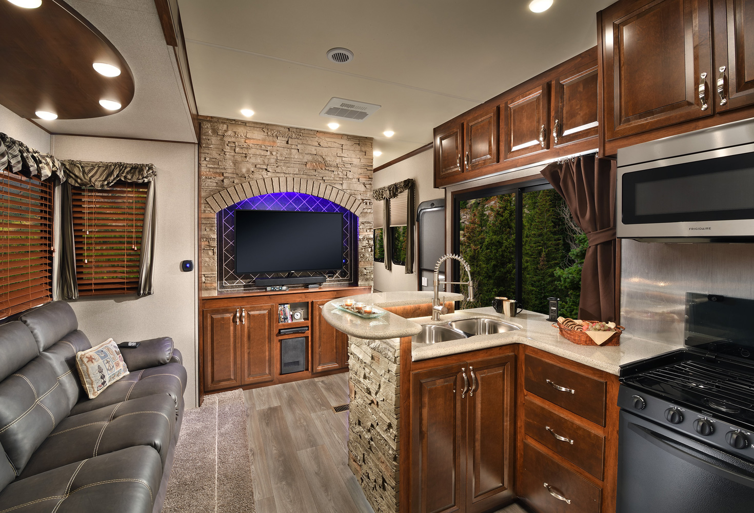 2017 Vengeance Touring Edition 40D12 - DSO Floorplan - Forest River RV